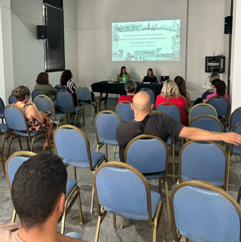 IIAO: investigadoras disertaron sobre el rol de las mujeres en la ...