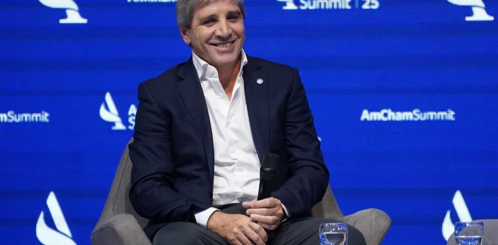 Luis Caputo también estuvo en el AmCham Summit 2025 – Editorial RN