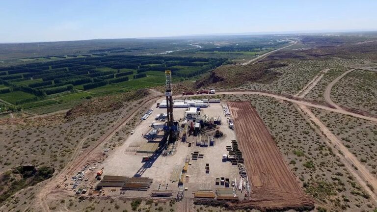 Récord histórico de petróleo en 2025: Vaca Muerta impulsa el avance ...