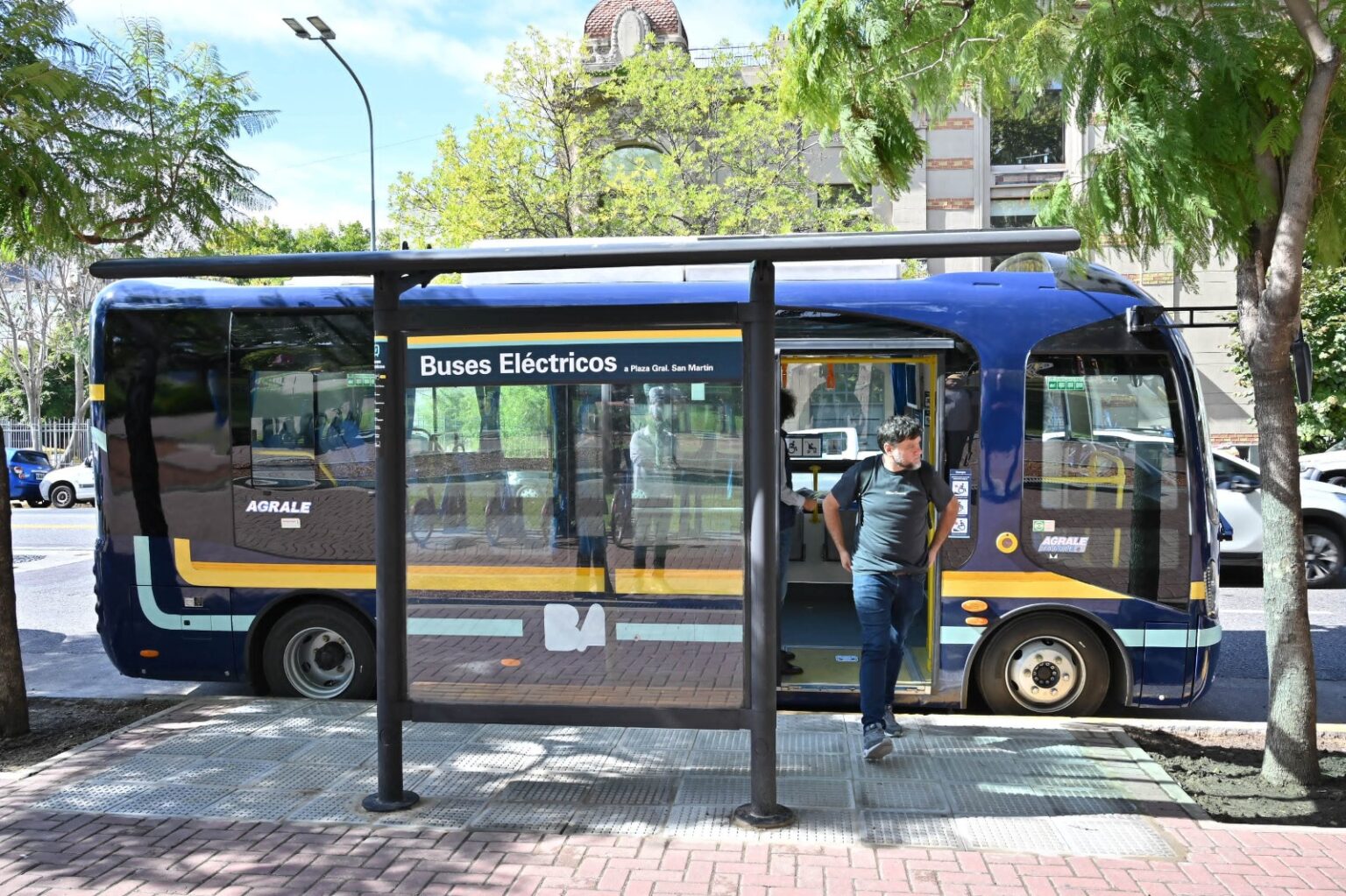 Hoy, comienza a funcionar la primera línea de colectivos eléctricos en ...