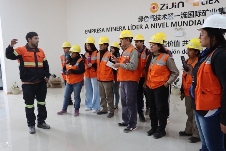 ZIJIN-LIEX: puertas abiertas para el IES Fiambalá – Editorial RN